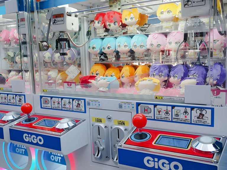 Japanese Claw Machines (UFO Catchers): Culture, Strategy & Prize Secrets